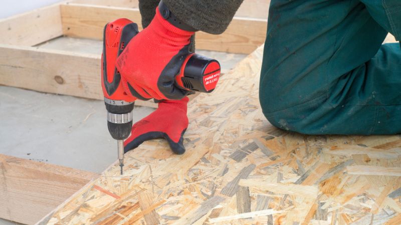 Comment poser un plancher en OSB ? Techniques et conseils| MesDépanneurs.fr